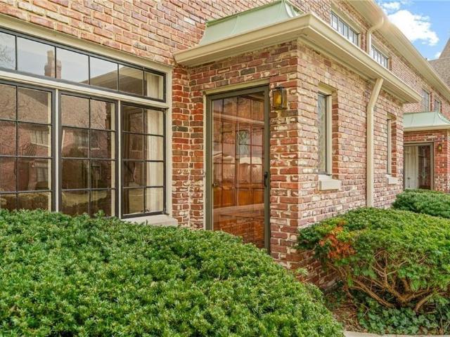 2 Bedroom Home for Rent at 8373 Somerset Dr, Prairie Village, KS 66207