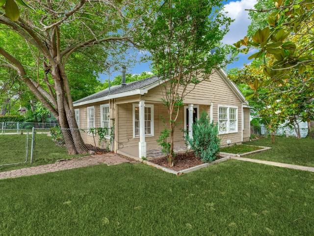 2 Bedroom Home for Rent at 901 W Virginia St #1, McKinney, TX 75069