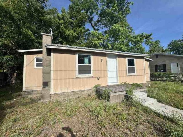 2 Bedroom Home for Rent at 917 Ne Aberdeen Ave, Lake City, FL 32055