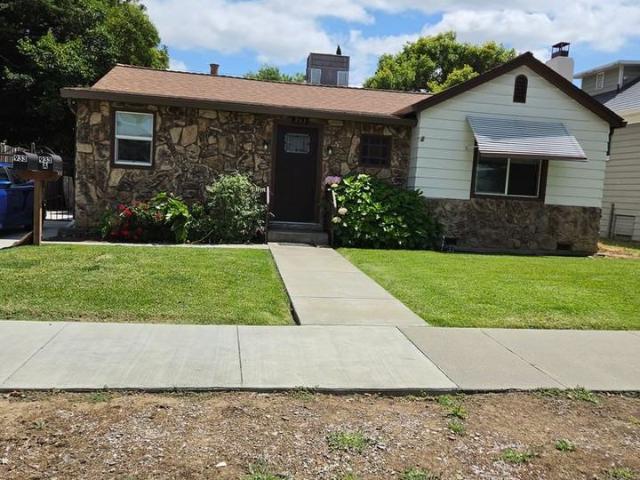2 Bedroom Home for Rent at 933 Delaware St, Fairfield, CA 94533