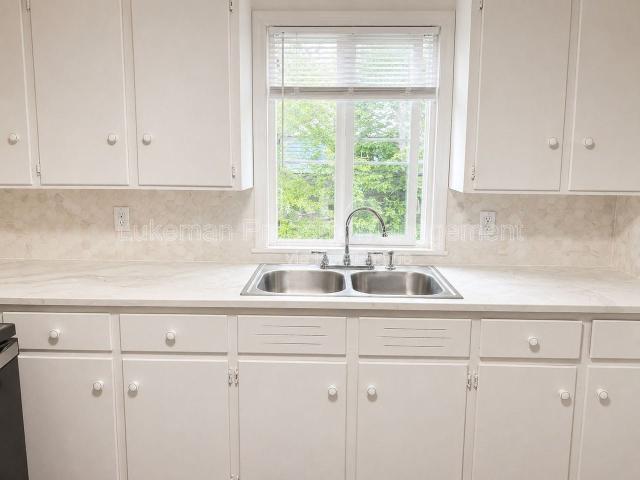 2 Bedroom Home for Rent at 1104 Washington Ave #2, Kalamazoo, MI 49001 Edison