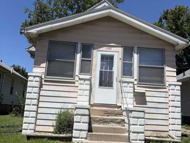 2 Bedroom Home for Rent at 1107 West Gilbert Avenue, Peoria, IL 61604