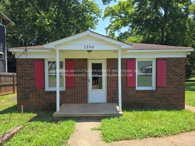 2 Bedroom Home for Rent at 1306 Fairmont St, Charlotte, NC 28216 Oaklawn