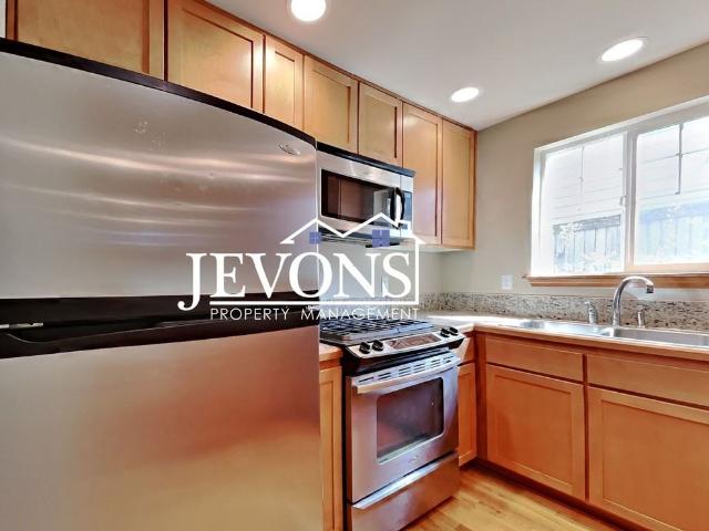 2 Bedroom Home for Rent at 13721 Greenwood Ave N, Seattle, WA 98133 Broadview