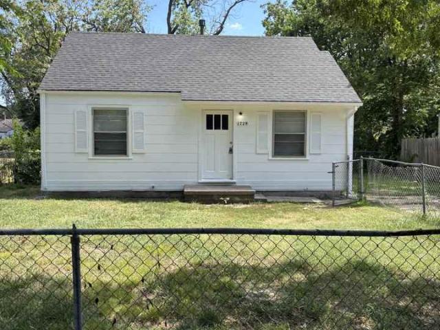 2 Bedroom Home for Rent at 1729 E Looman St #1, Wichita, KS 67219 Northeast Millair