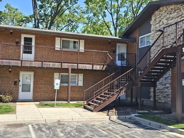2 Bedroom Home for Rent at 1910 W Hatherleigh Ct Apt 2e, Mount Prospect, IL 60056