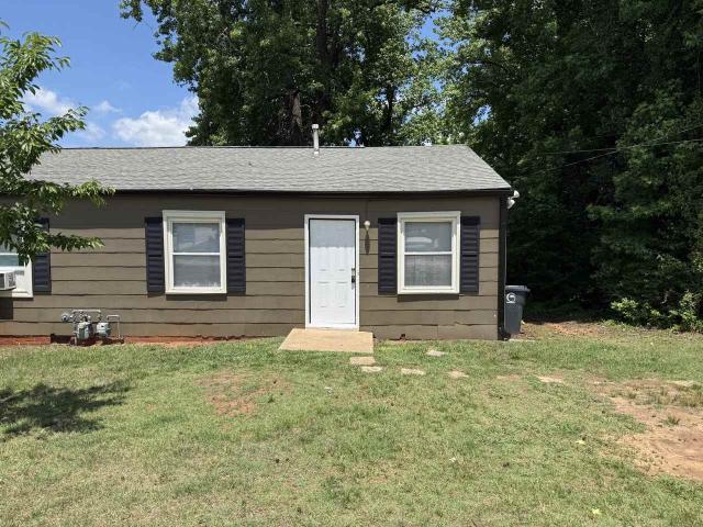 2 Bedroom Home for Rent at 2016 Colonial Ave #1, Greensboro, NC 27408