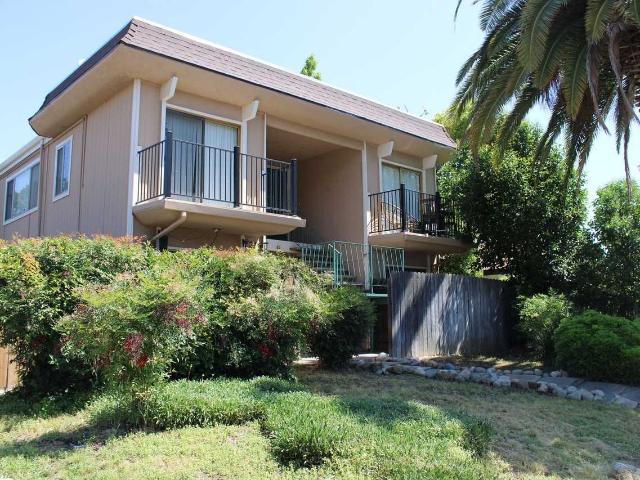 2 Bedroom Home for Rent at 2213 Roselake Ave #B, Sacramento, CA 95825