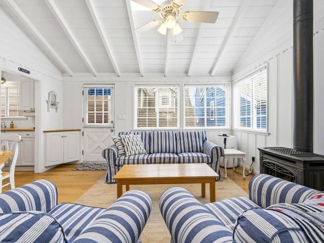 2 Bedroom Home for Rent at 221 Pearl Ave, Newport Beach, CA 92662 Balboa Island