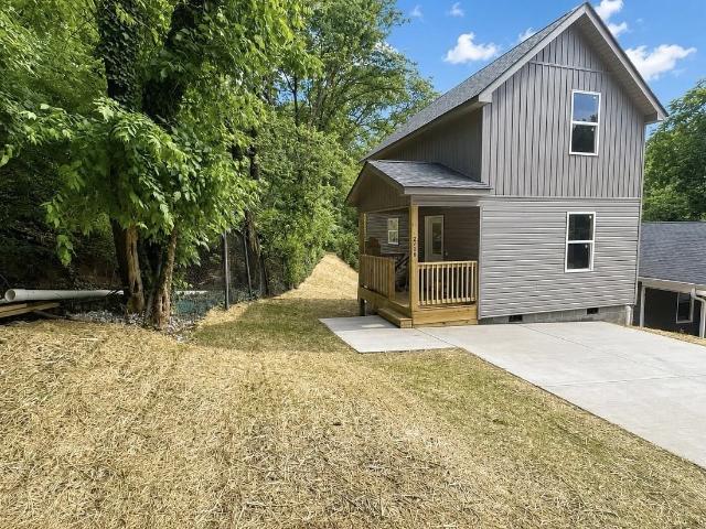 2 Bedroom Home for Rent at 2708 E 21st St #1, Chattanooga, TN 37404 Ridgedale Oak Grove Clifton Hills