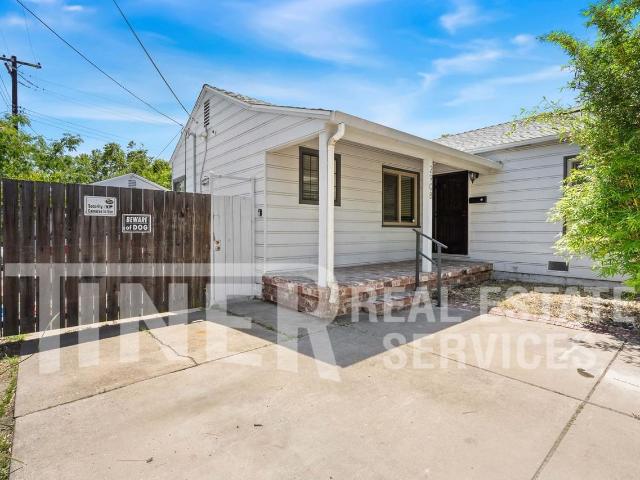 2 Bedroom Home for Rent at 2908 12th Ave, Sacramento, CA 95817 North City Farms