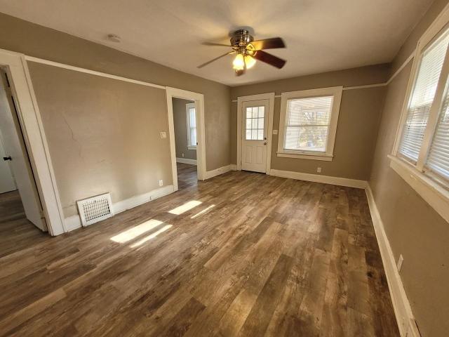 2 Bedroom Home for Rent at 3020 Columbia St, Des Moines, IA 50313 Highland Park