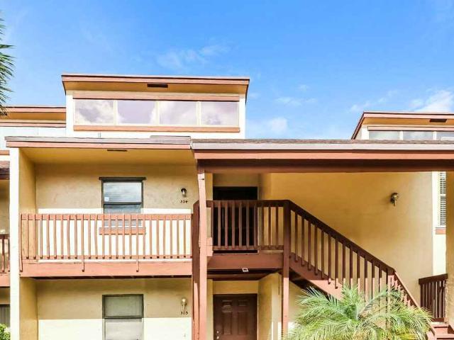 2 Bedroom Home for Rent at 304 Lakeview Dr E, Royal Palm Beach, FL 33411