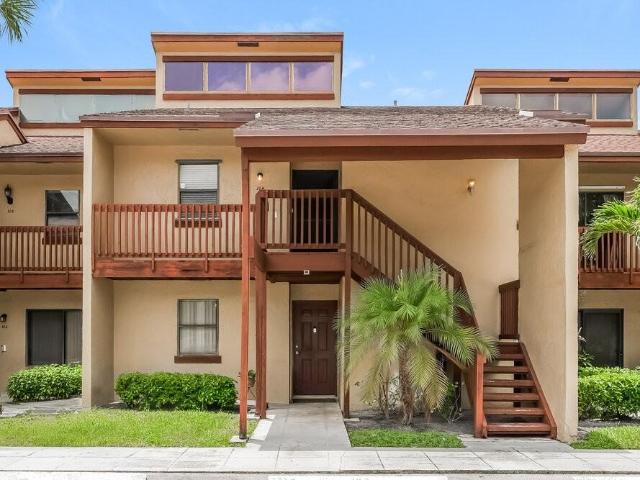 2 Bedroom Home for Rent at 304 Lakeview Dr E, Royal Palm Beach, FL 33411