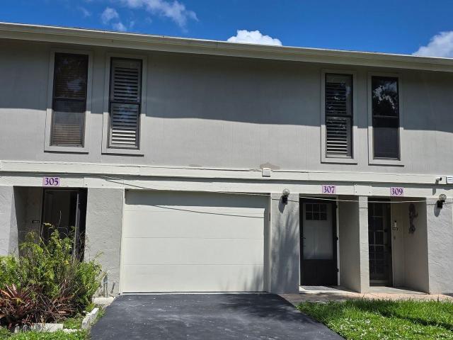 2 Bedroom Home for Rent at 307 Bobby Jones Rd, Sarasota, FL 34232