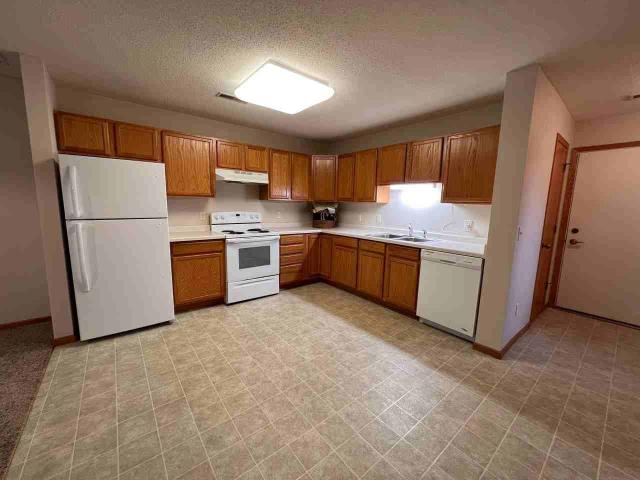 2 Bedroom Home for Rent at 323 Williamsburg Pl Apt B, New Richmond, WI 54017