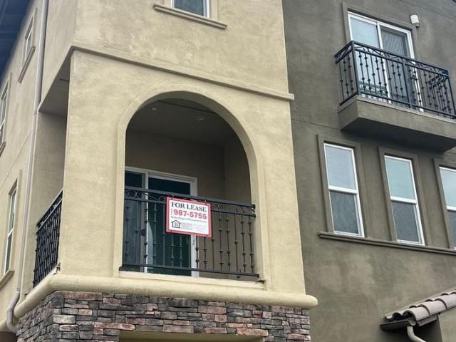 2 Bedroom Home for Rent at 340 Rendar Ln, Camarillo, CA 93012