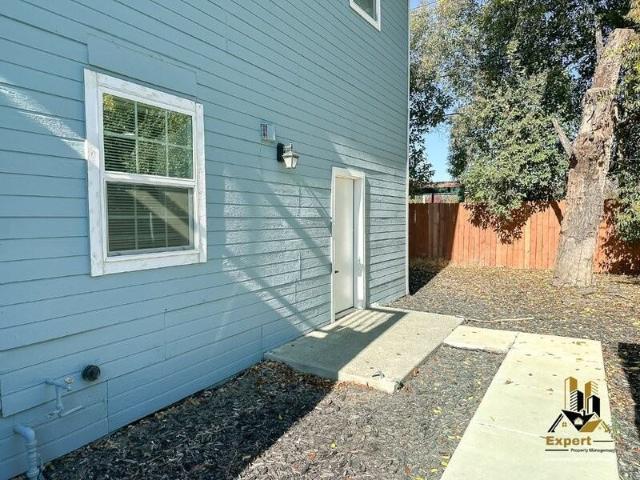 2 Bedroom Home for Rent at 3617 6th Ave, Sacramento, CA 95817 Central Oak Park