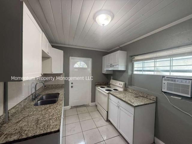 2 Bedroom Home for Rent at 3618 Machado St #B, Tampa, FL 33605 College Hill