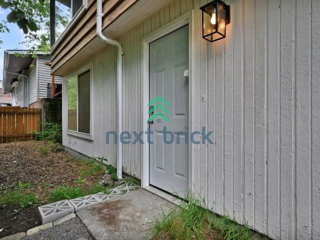 2 Bedroom Home for Rent at 3701 Ne 75th St, Seattle, WA 98115 Bryant