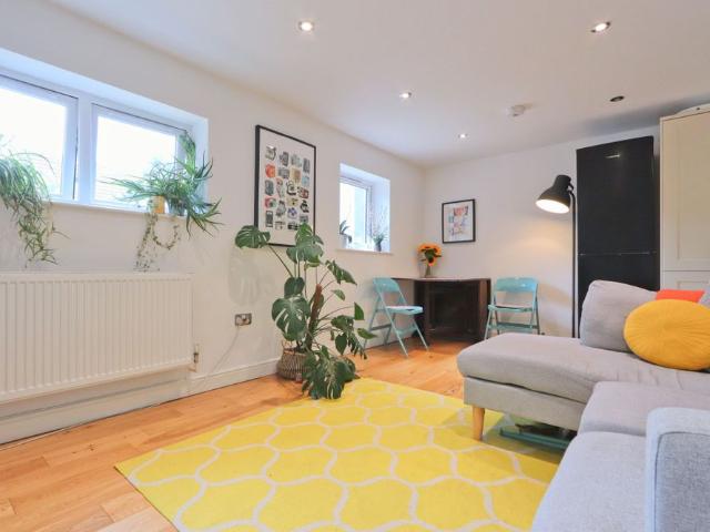2 Bedroom Home – Professional Let