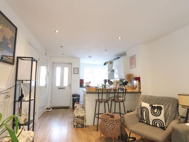 2 Bedroom Home – Professional Let