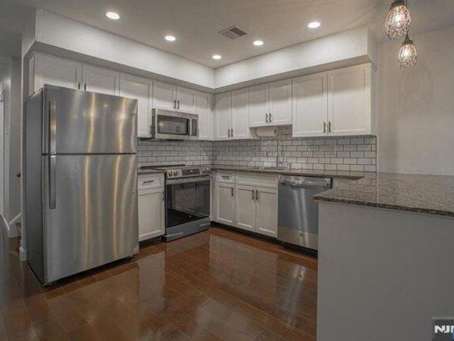 2 bedroom, Hackensack NJ 07601 104655563