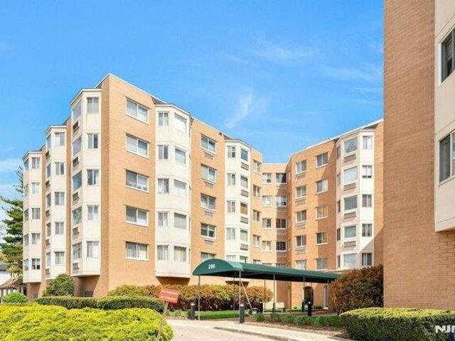 2 bedroom, Hackensack NJ 07601 LS101657947