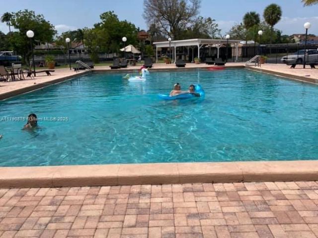 2 bedroom, Hallandale Beach FL FL 33009 101911814