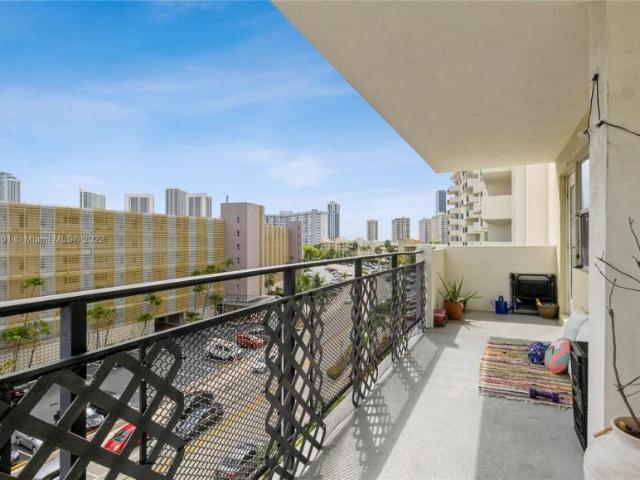2 bedroom, Hallandale Beach FL FL 33009 102520503