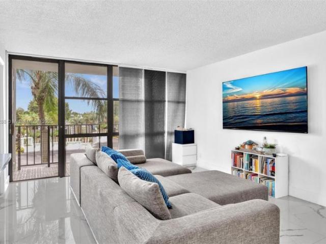 2 bedroom, Hallandale Beach Fl FL 33009 102398991
