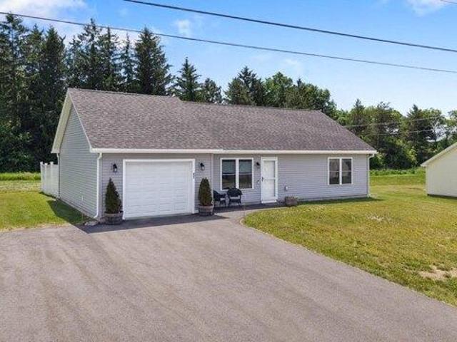 2 bedroom, Hampden ME 04444 104510591
