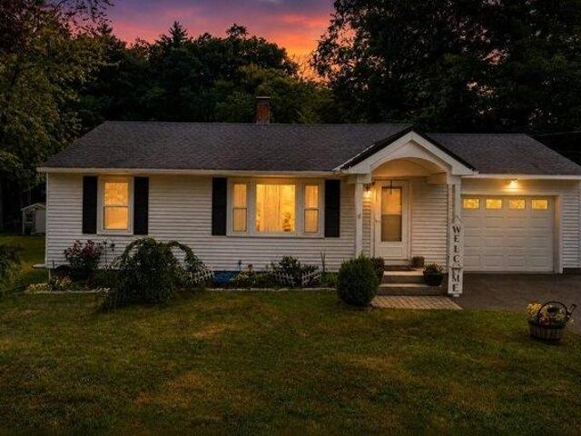 2 bedroom, Hampstead NH 03826 104788115