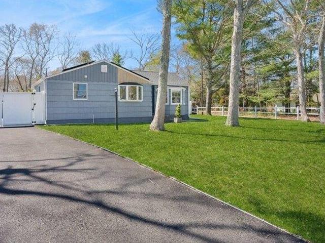 2 bedroom, Hampton Bays NY 11946 103604382