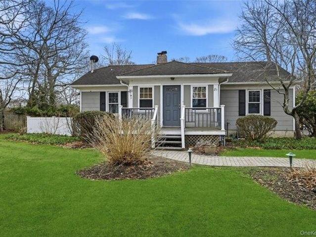 2 bedroom, Hampton Bays NY 11946 103624481