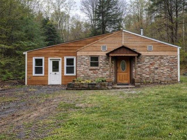 2 bedroom, Hartford VT 05001 LS102316985