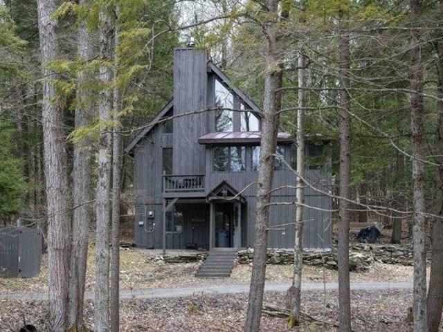 2 bedroom, Hartford VT 05059 LS101748644