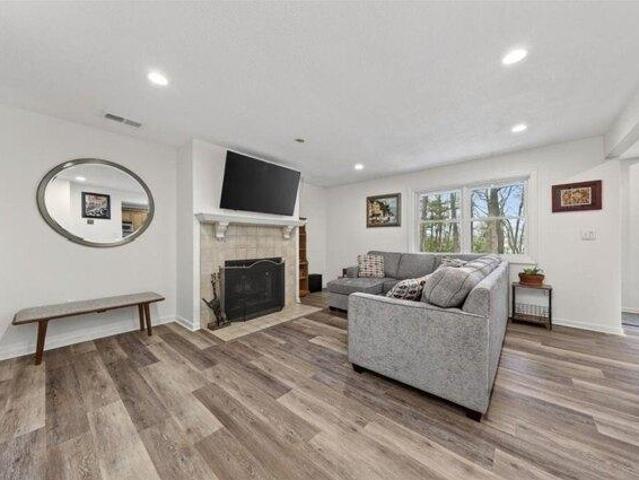 2 bedroom, Hingham MA 02043 102121593