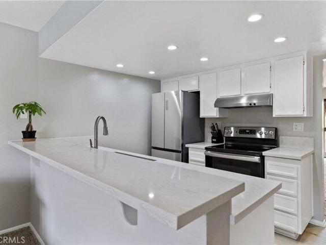 2 bedroom, Huntington Beach CA 92648 89844848