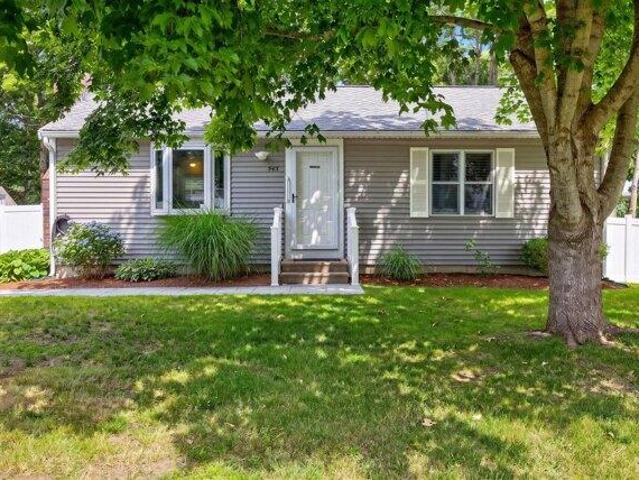 2 bedroom, Hyannis MA 02601 104264695