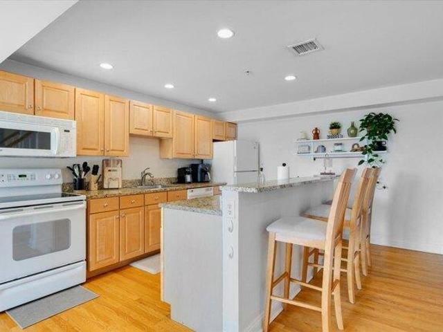 2 bedroom, Hyannis MA 02601 105275934