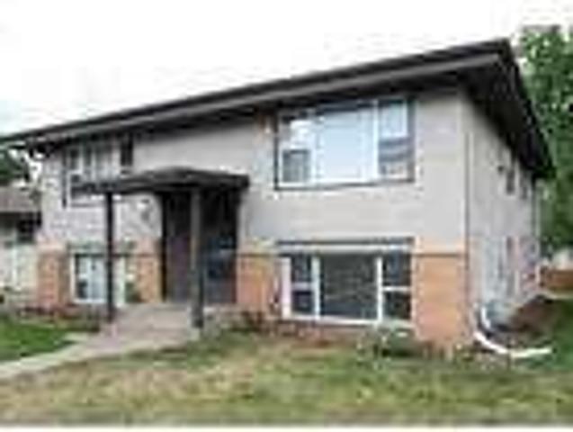 2 bedroom in 4plex with AC and hardwood floors throughout