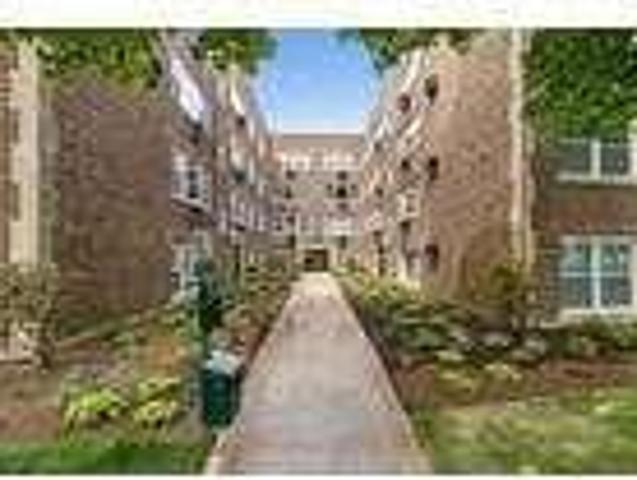 2 bedroom in Chicago IL 60626