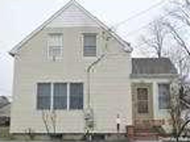 2 bedroom in Amityville NY 11701