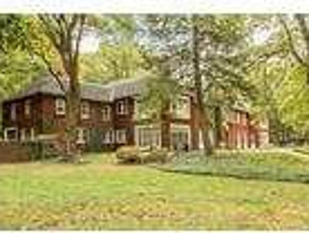 2 bedroom in Bratenahl Ohio 44108