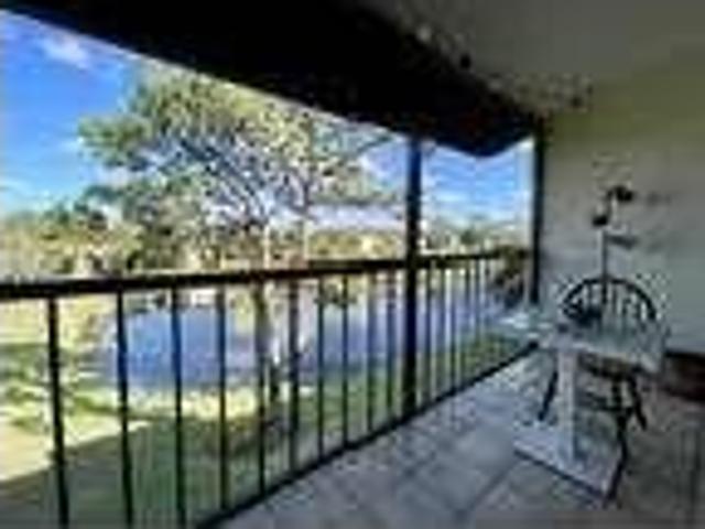 2 bedroom in Greenacres FL 33415