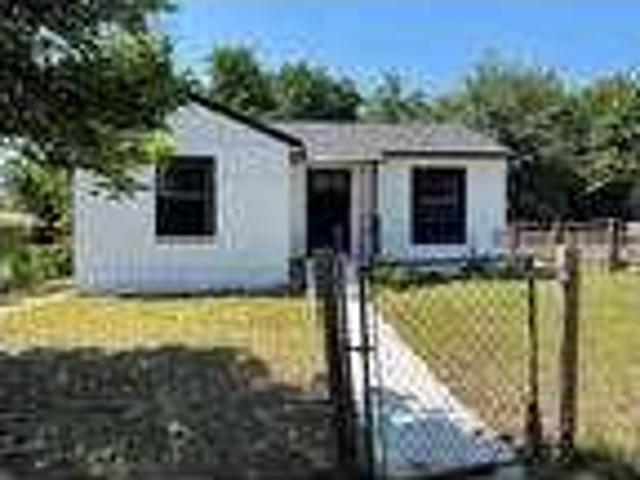 2 bedroom in Dallas Texas 75210
