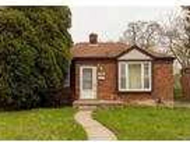 2 bedroom in Detroit Michigan 48228