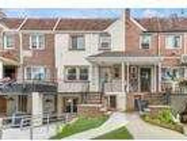 2 bedroom in Kew Gardens Hills New York 11367