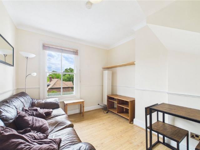 2 bedroom Flat in Kings Grove, Maidenhead